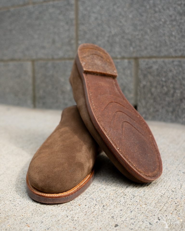 Viberg Slipper - Antelope Calf Suede on Lactae Hevea Sole - Withered Fig